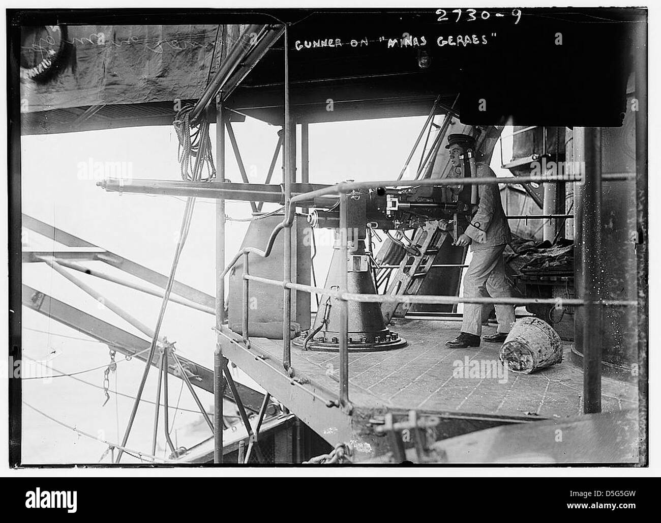 Navy gunner Black and White Stock Photos & Images - Alamy