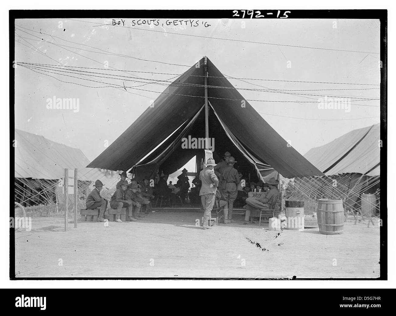 Boy scouts and tents hi-res stock photography and images - Alamy