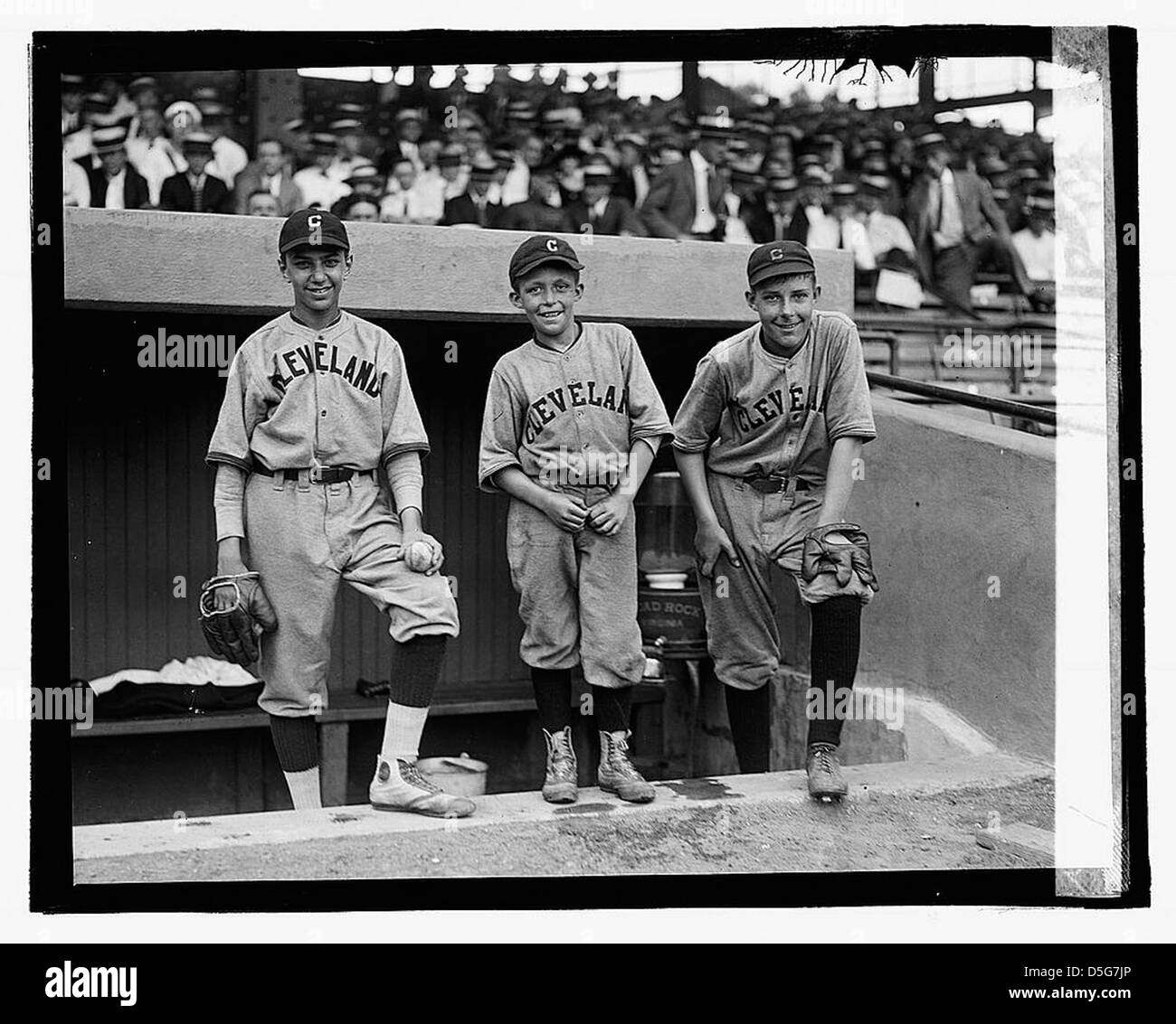 Boys baseball uniforms hi-res stock photography and images - Alamy