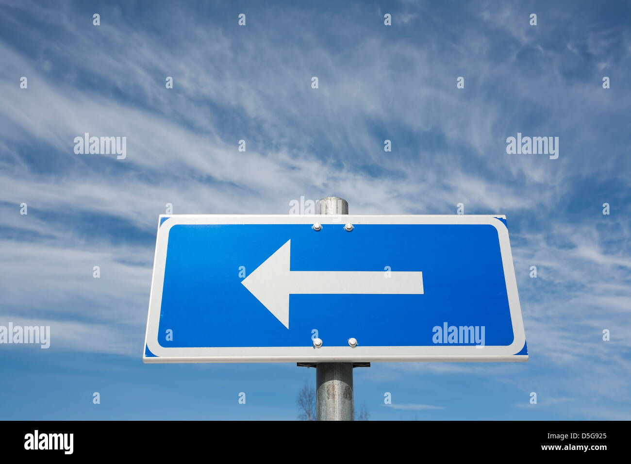 Arrow pointing left hi-res stock photography and images - Alamy