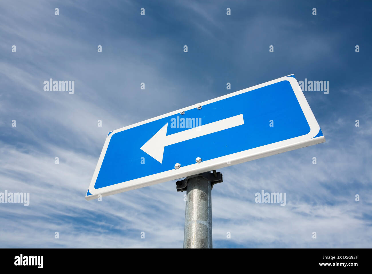 Arrow pointing left hi-res stock photography and images - Alamy