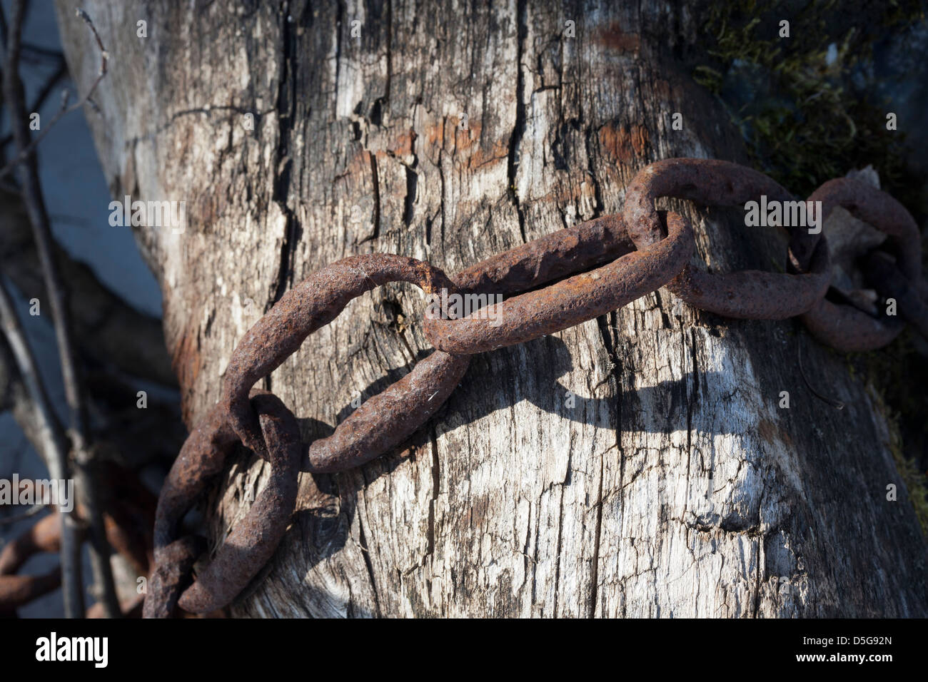 Old chain hi-res stock photography and images - Alamy