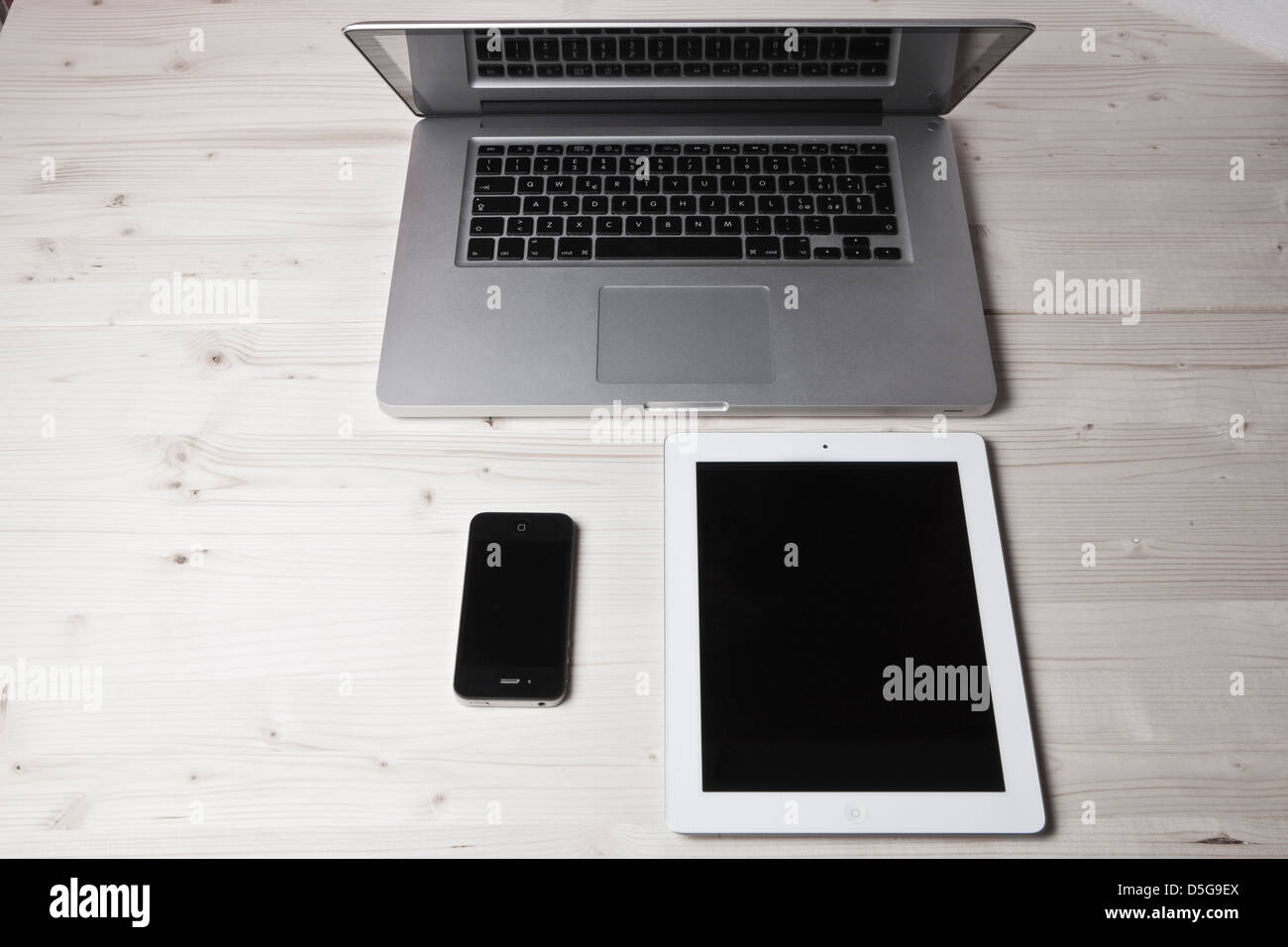 Phone laptop ipad hi-res stock photography and images - Alamy