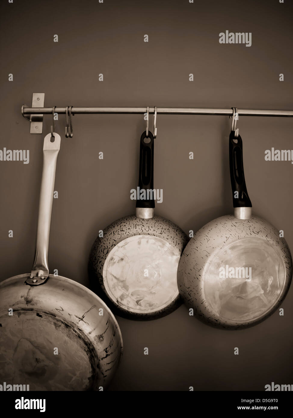 Hanging saucepans hi-res stock photography and images - Alamy