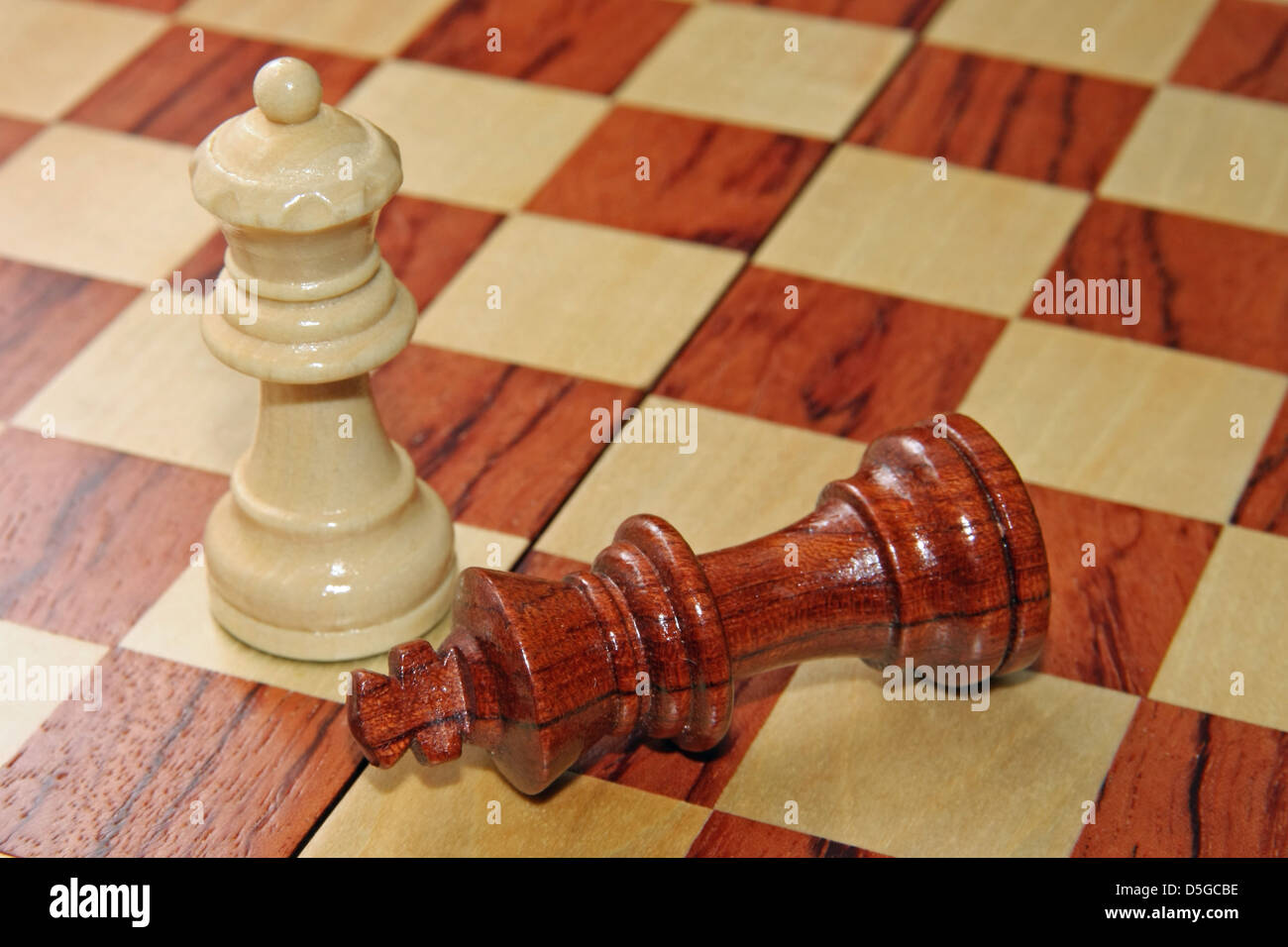 Checkmate chess game hi-res stock photography and images - Alamy