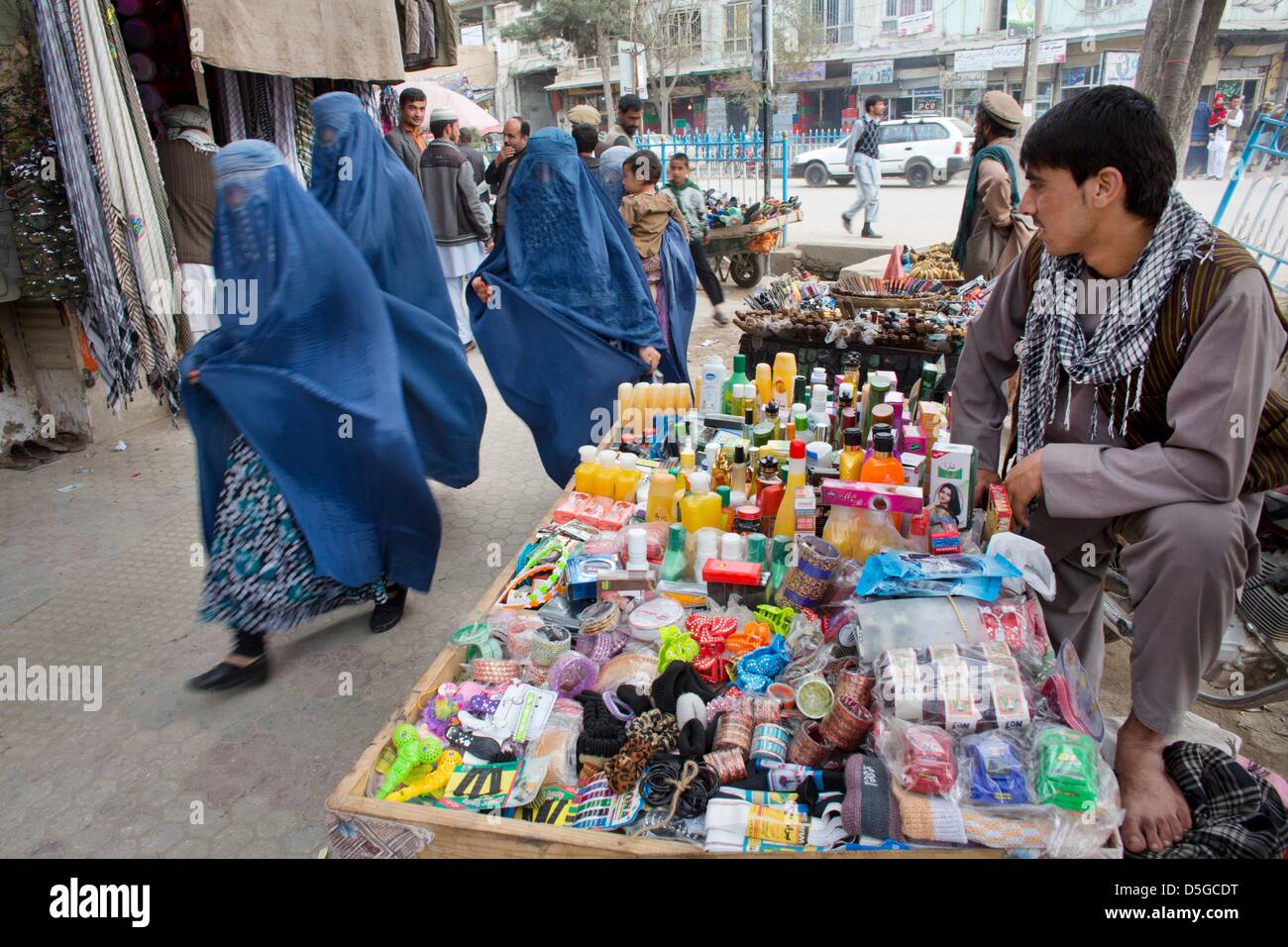 Market in downtown Kunduz, Afghanistan Stock Photo - Alamy