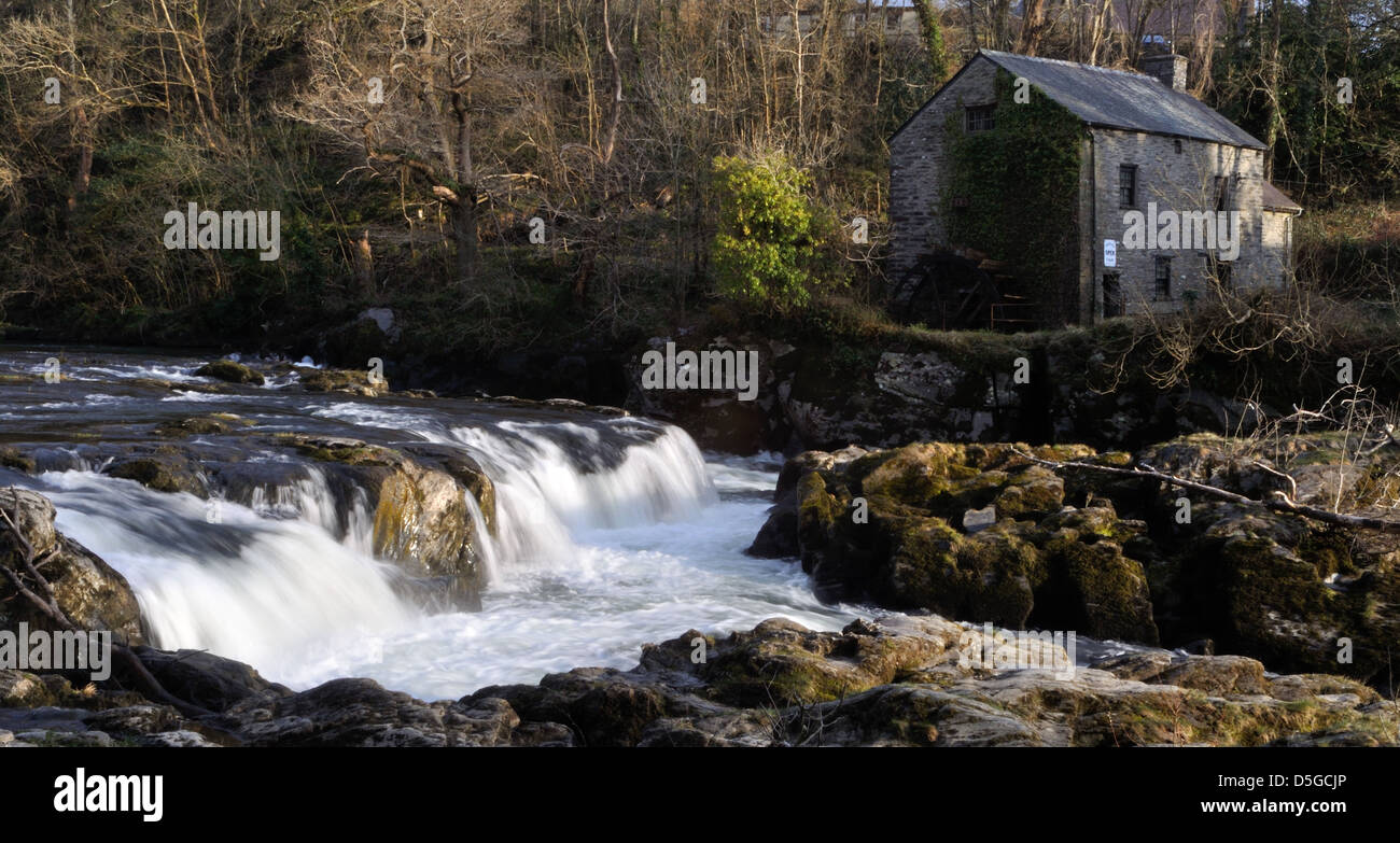 Cenarth waterfalls and watermill Stock Photo - Alamy