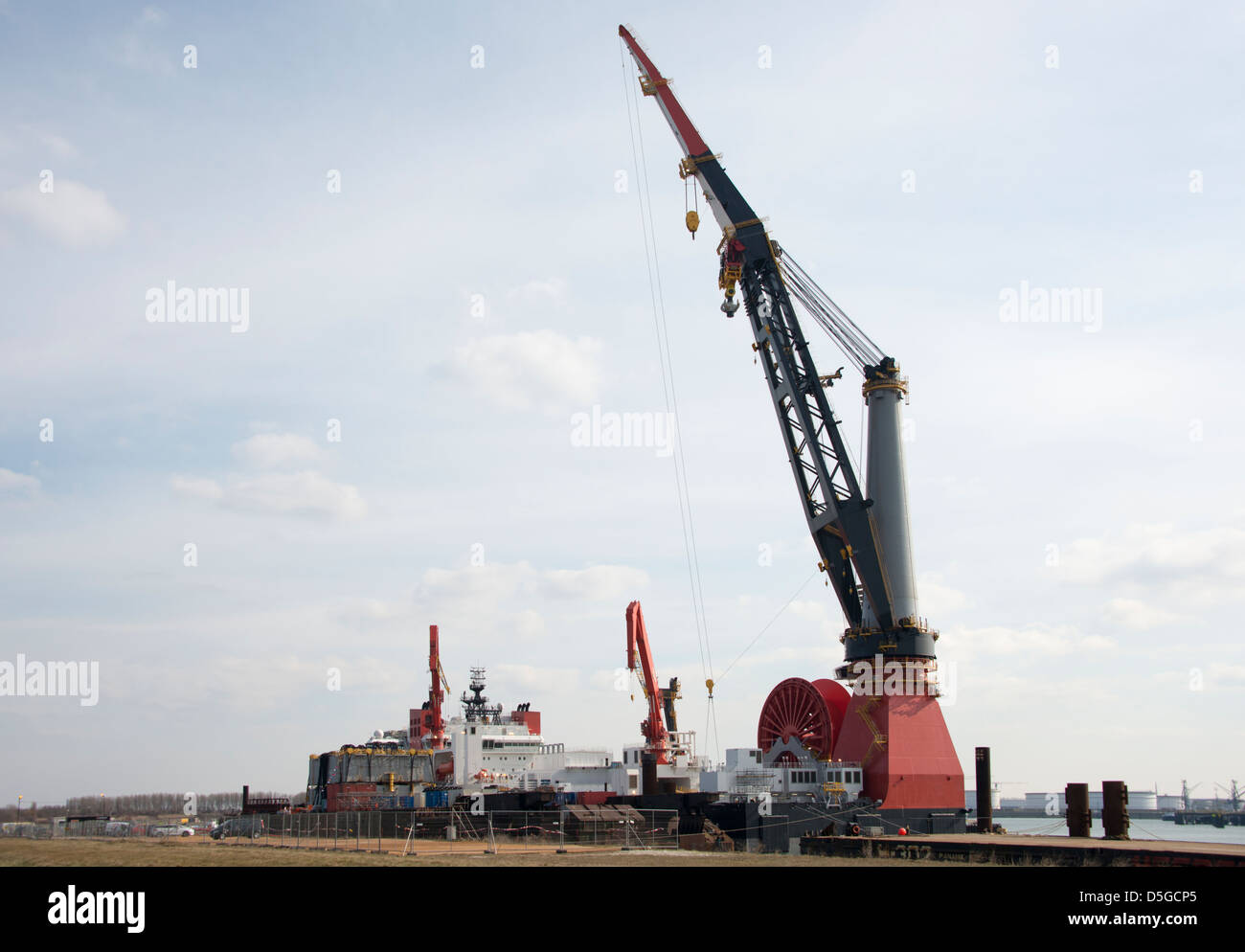 Crane platform hi-res stock photography and images - Alamy