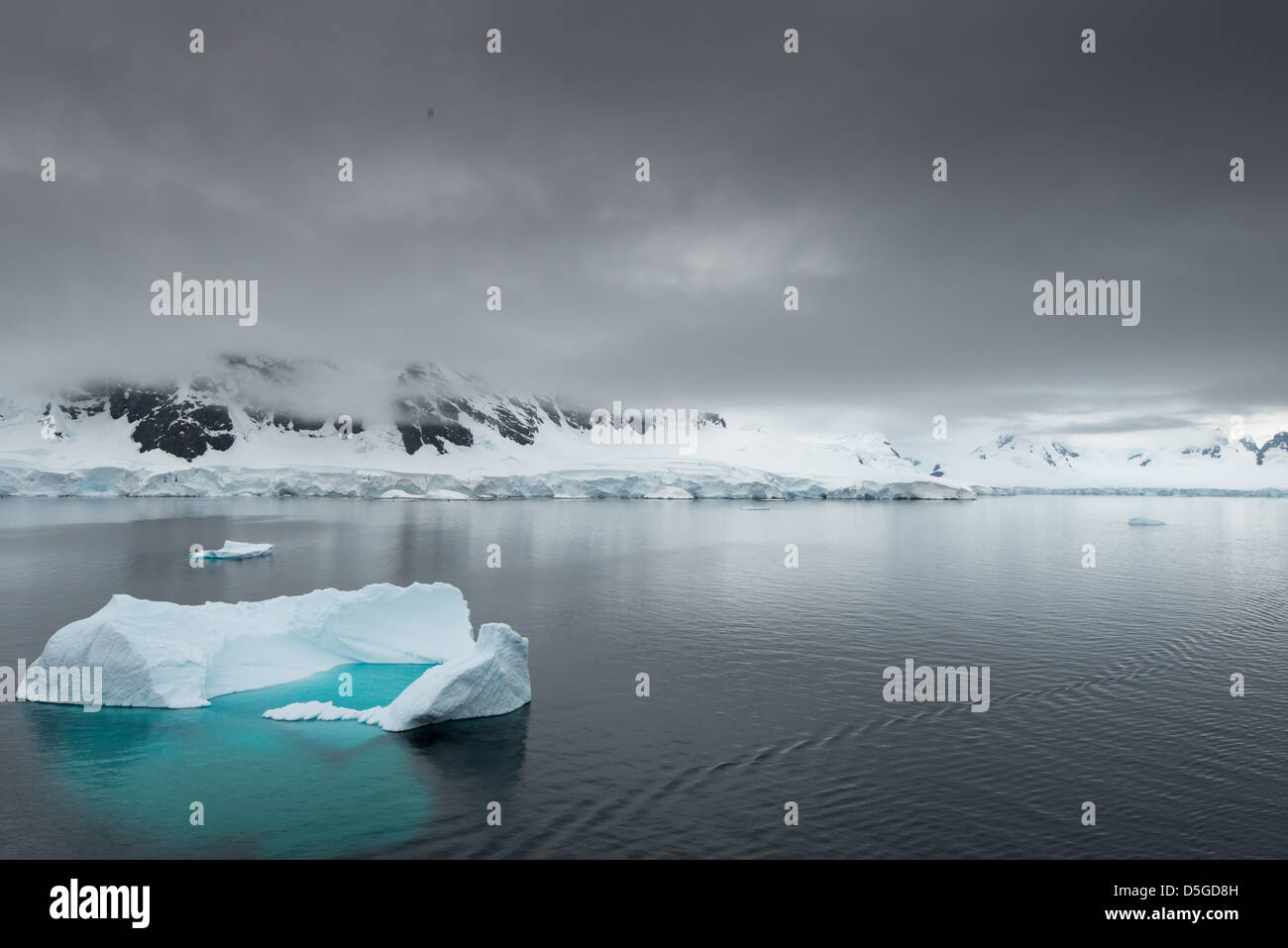 Geographic south pole antarctica hi-res stock photography and images ...
