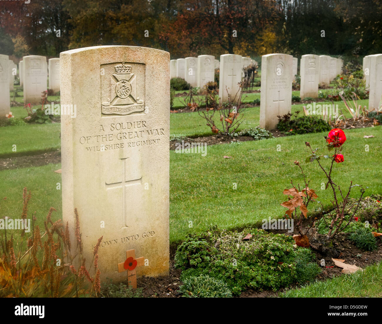 A British war grave of an unknown soldier in the joint French & English ...