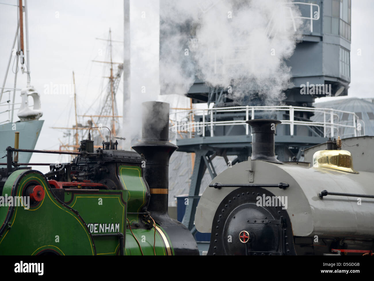 Steam smoke funnels hi-res stock photography and images - Alamy