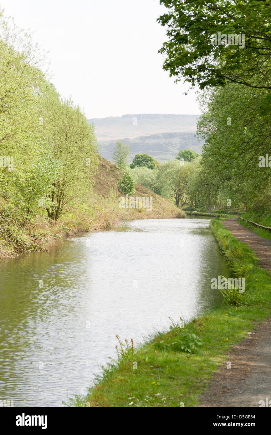 Huddersfield Narrow Canal at Marsden, West Yorkshire, Great Britain ...