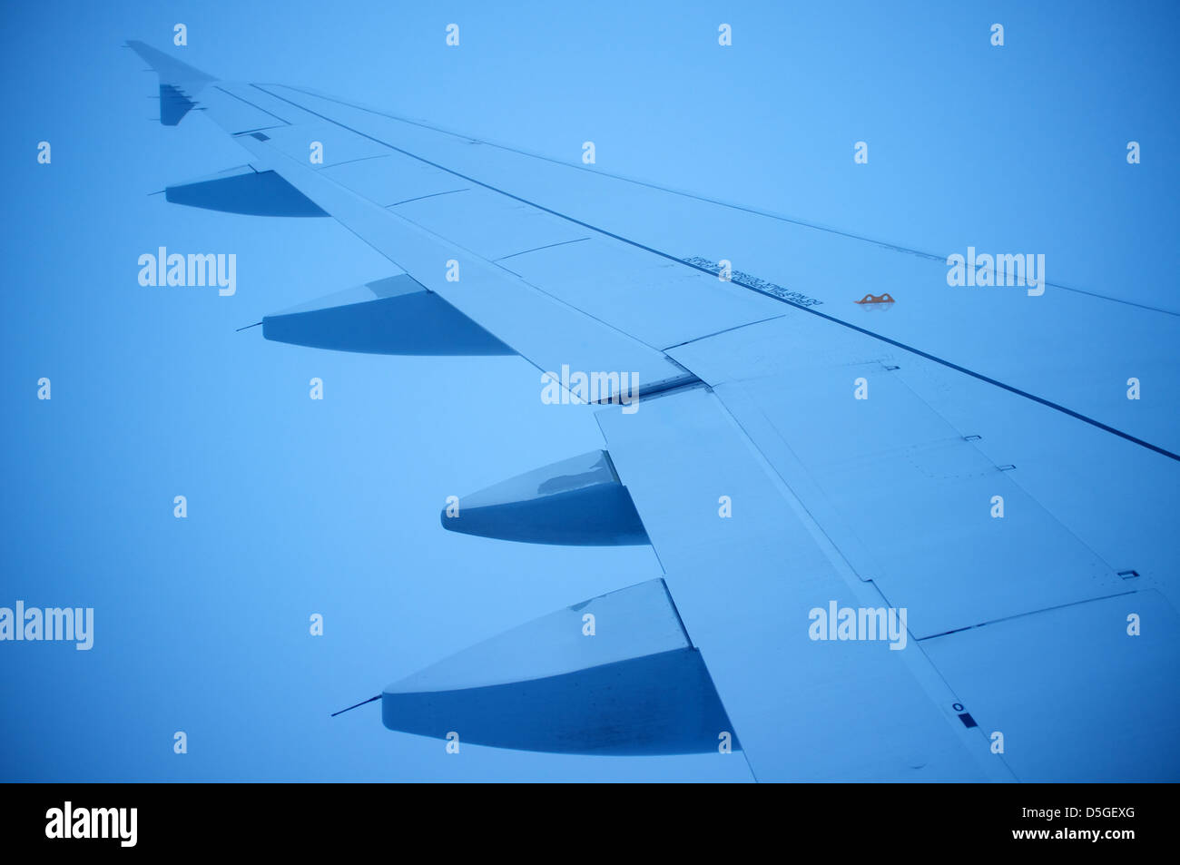 Airbus A319 wing Stock Photo - Alamy
