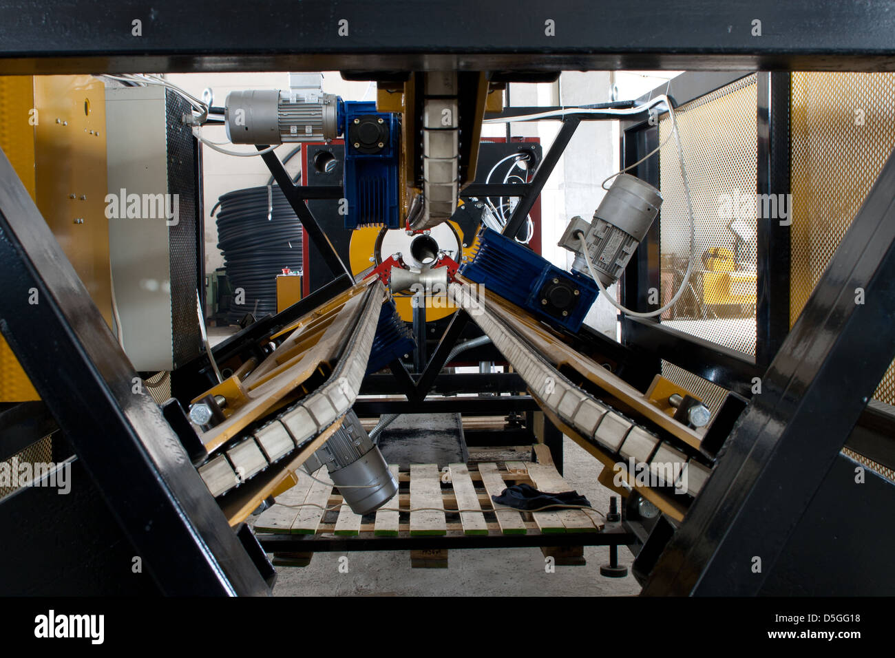 Destruction of industrial machinery hi-res stock photography and images ...