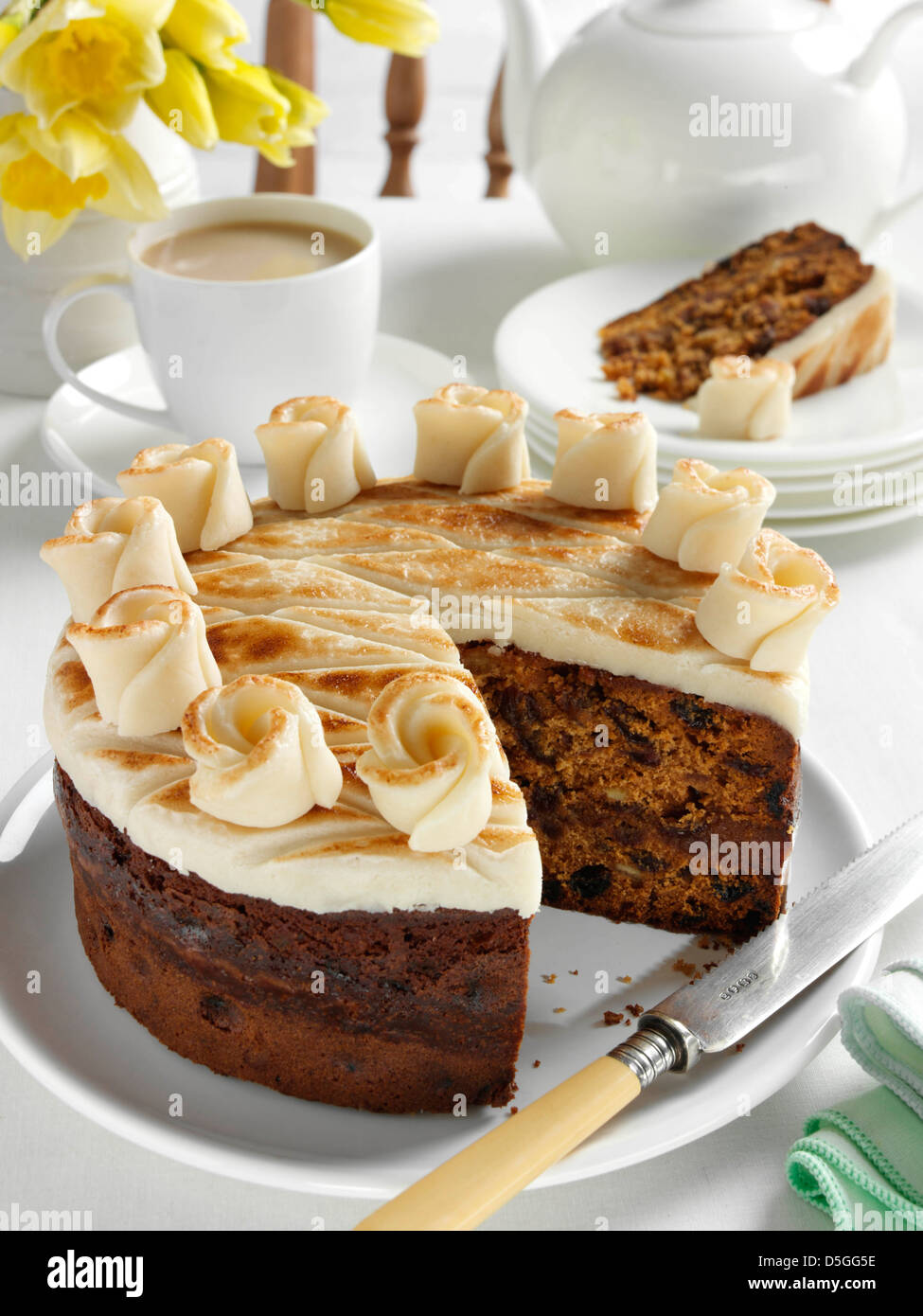 Simnel cake slice hi-res stock photography and images - Alamy