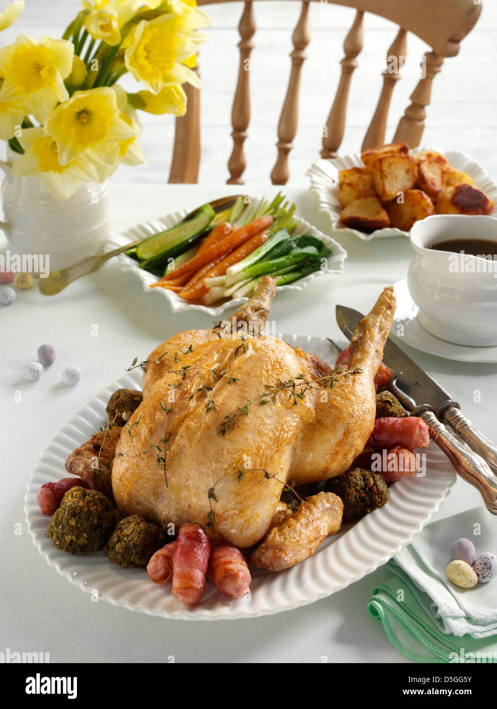 Roast chicken and gravy boat hi-res stock photography and images - Alamy