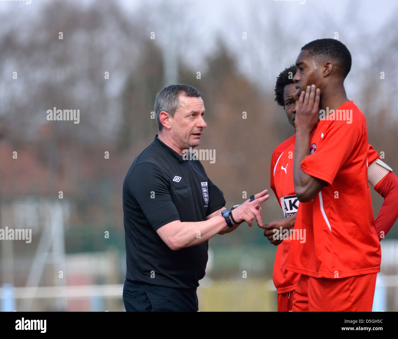 the referee gives a warning to a football player Stock Photo - Alamy