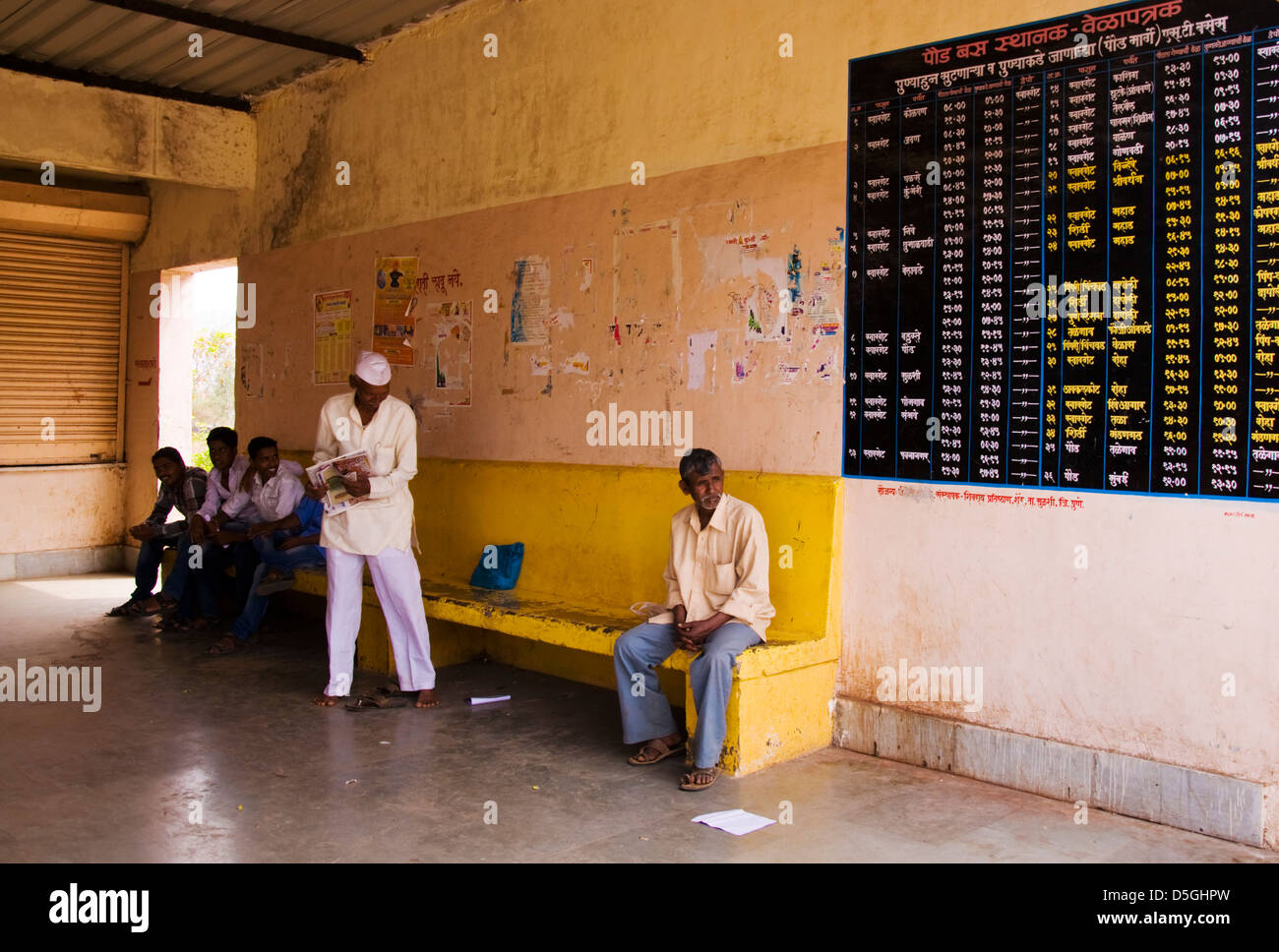 Pune bus india hi-res stock photography and images - Alamy