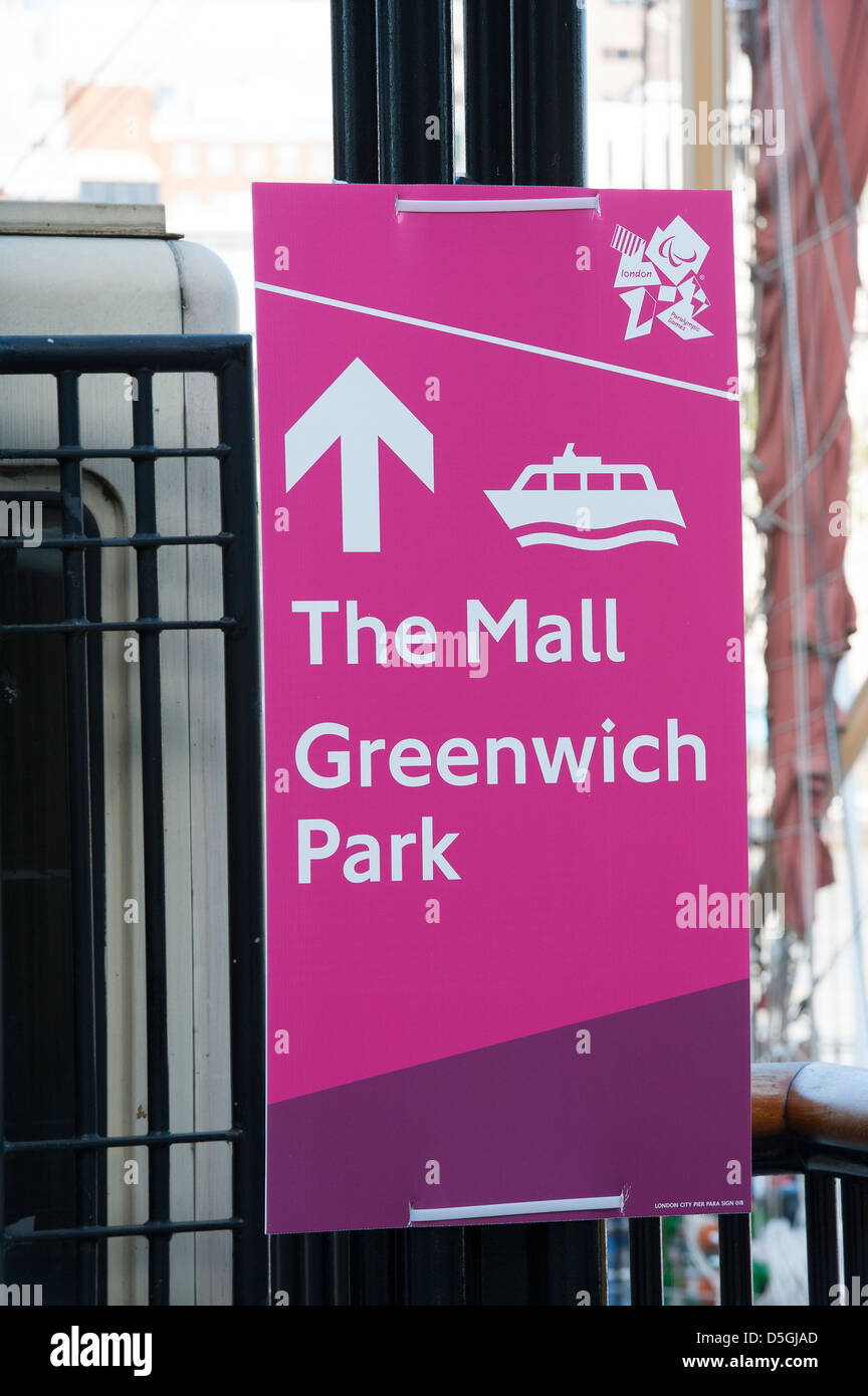 Directions direction signs mall hi-res stock photography and images - Alamy