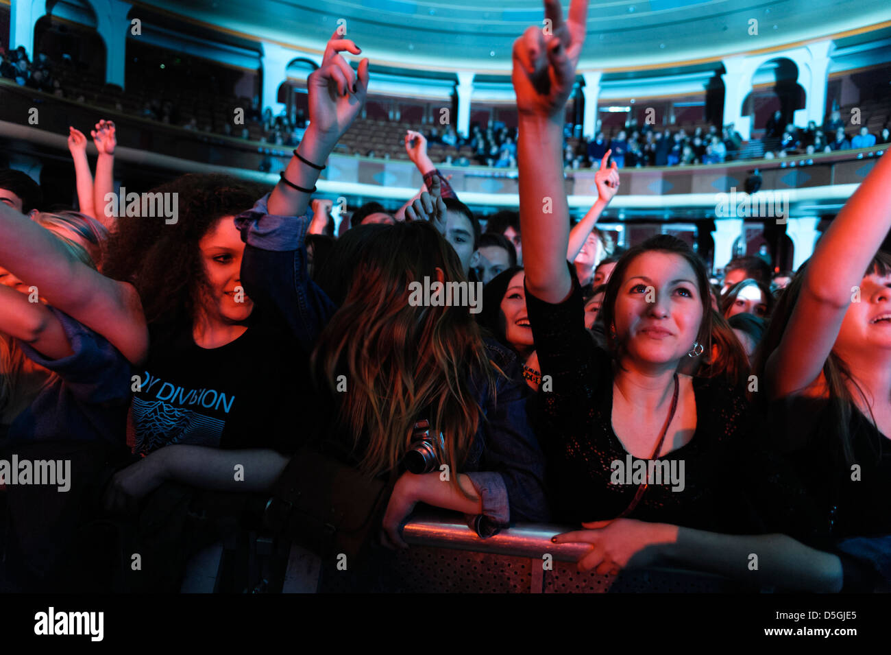 Female fans at concert hi-res stock photography and images - Alamy