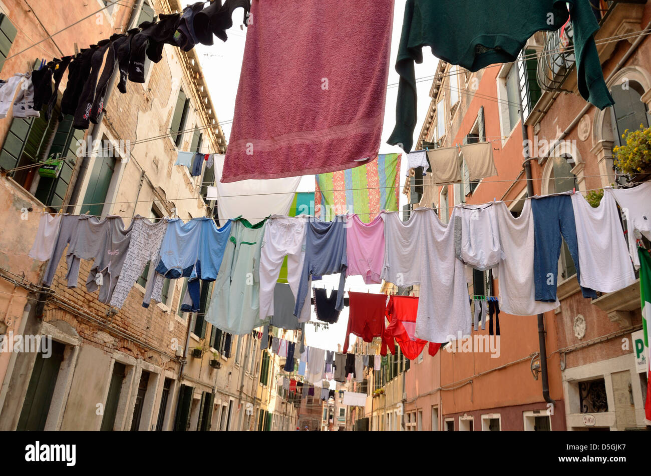 Clothes line in venice hi-res stock photography and images - Alamy