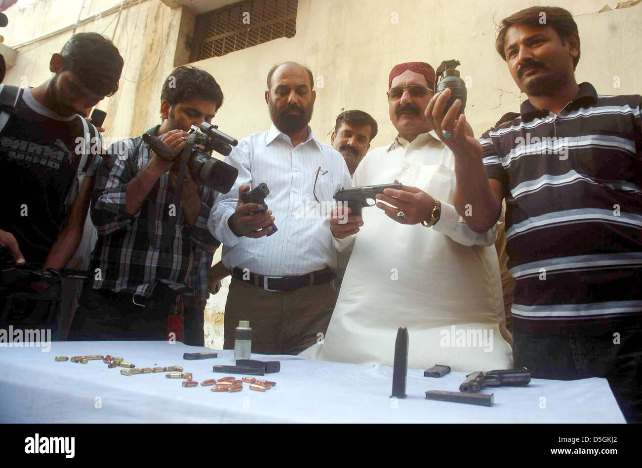 Cid press conference karachi hi-res stock photography and images - Alamy