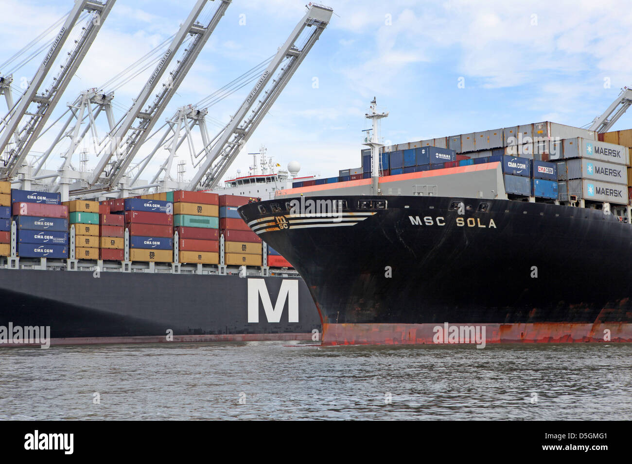 Port crane load ship container hi-res stock photography and images - Alamy