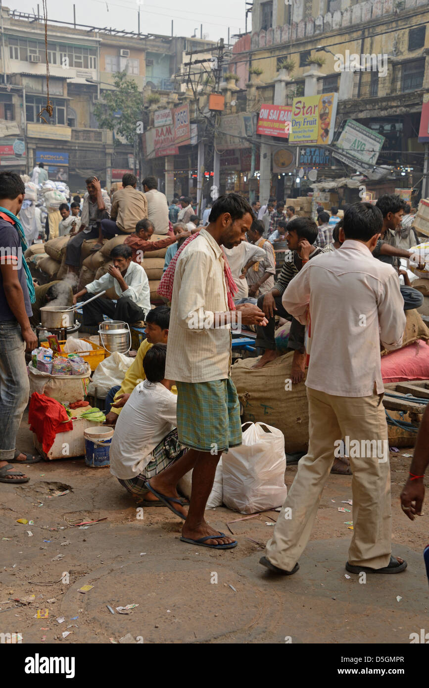 Market hustle and bustle hi-res stock photography and images - Alamy