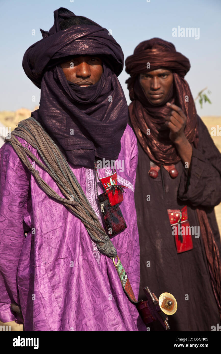 Wodabe posing hi-res stock photography and images - Alamy