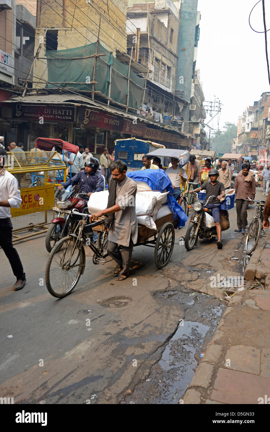Congested traffic in Chandni Chowk, Old Delhi, India Stock Photo - Alamy