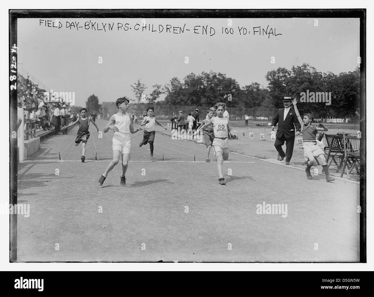100 yard dash race hi-res stock photography and images - Alamy