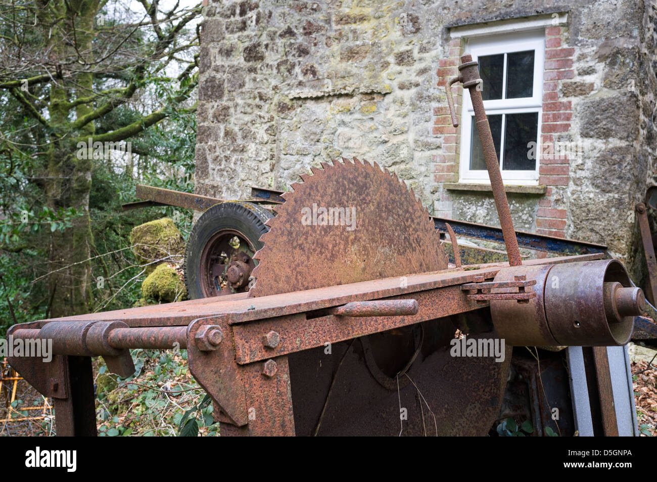 Circular saw hi-res stock photography and images - Alamy
