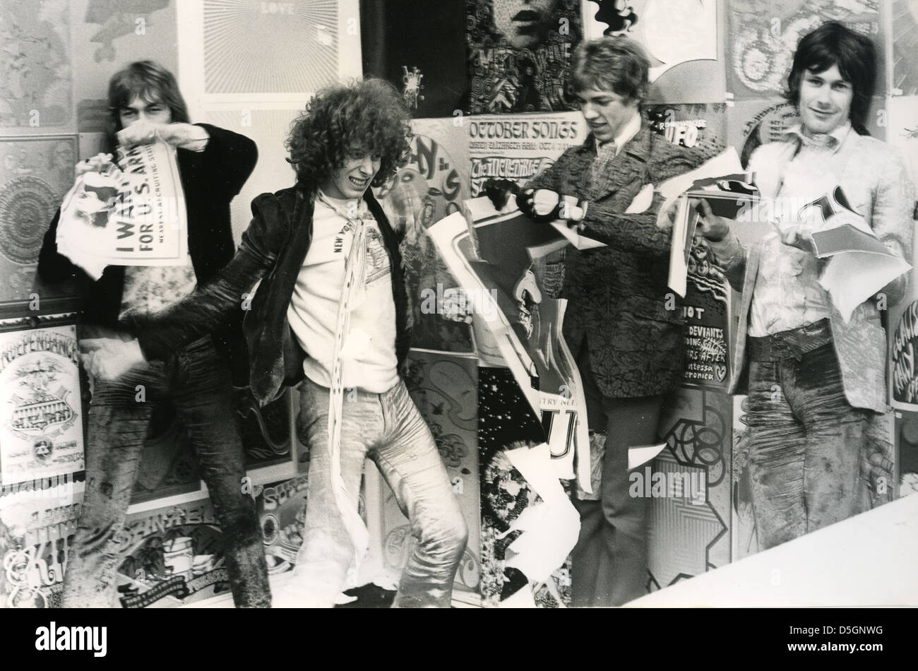 Steve howe 1967 hi-res stock photography and images - Alamy