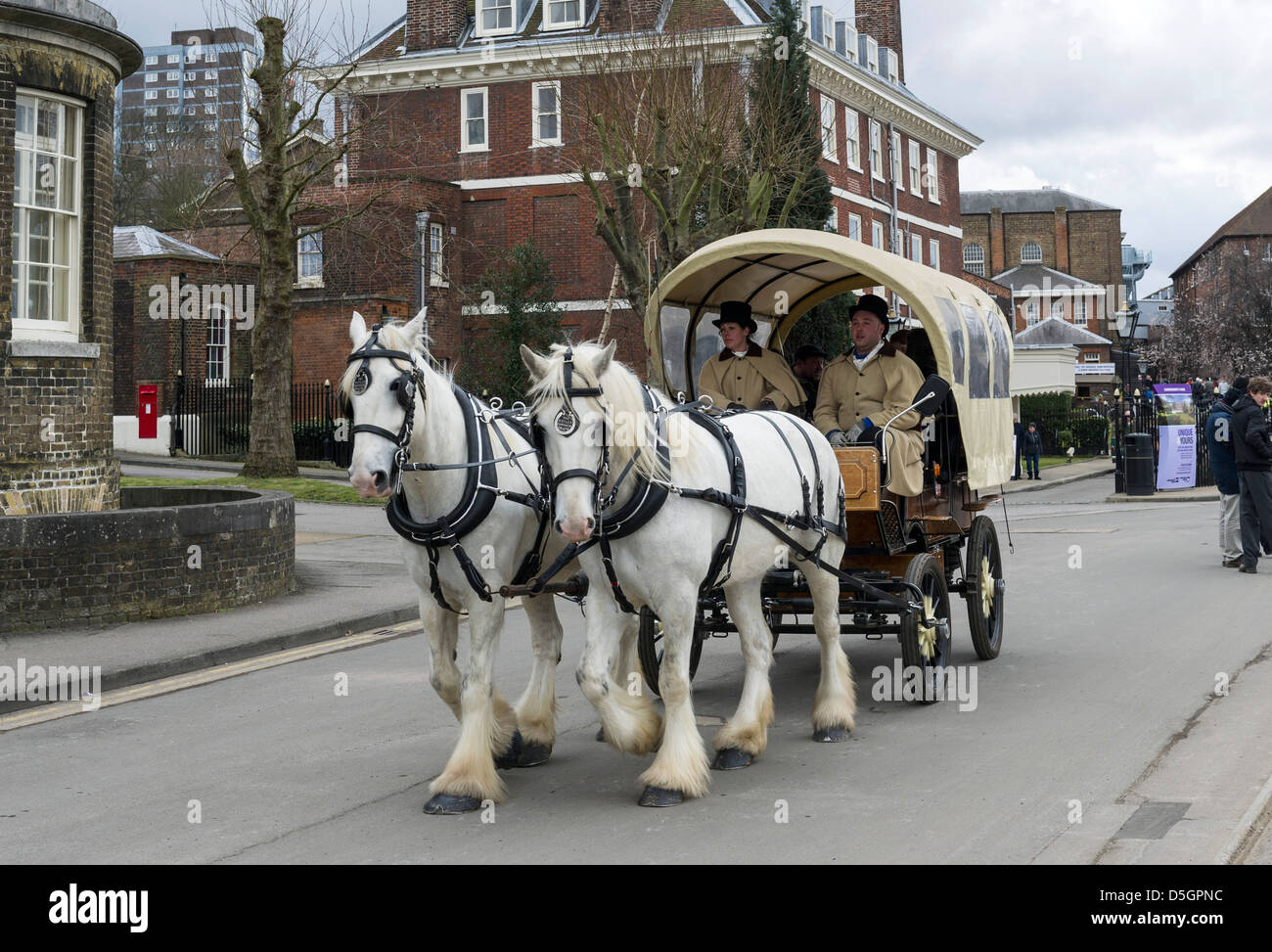 Pulling carriage hi-res stock photography and images - Alamy