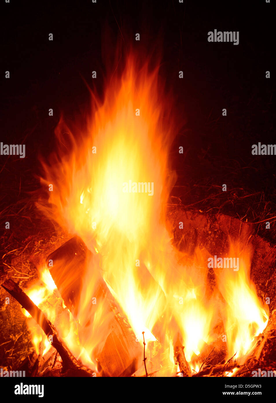 fire bonfire at night Stock Photo - Alamy