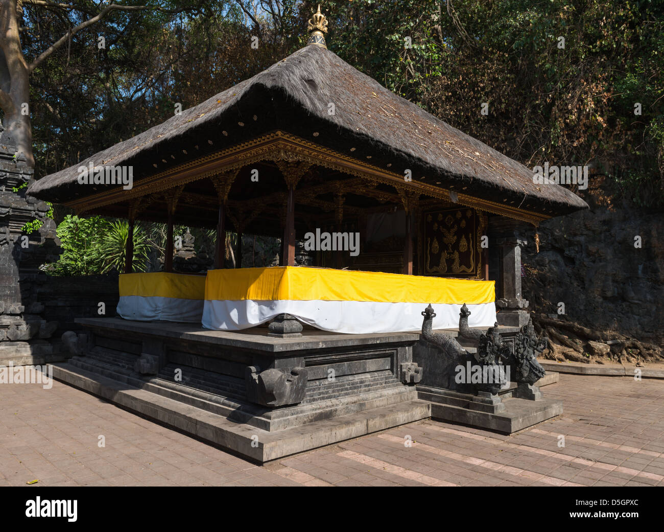 Traditional Balinese pavilion Bale Piasan for offerings in Goa Lawah ...