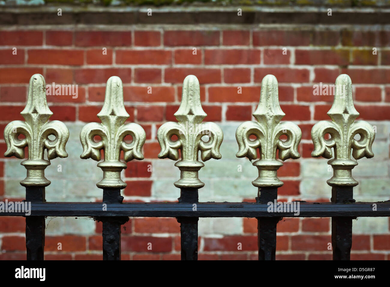 Wrought iron railings hi-res stock photography and images - Alamy