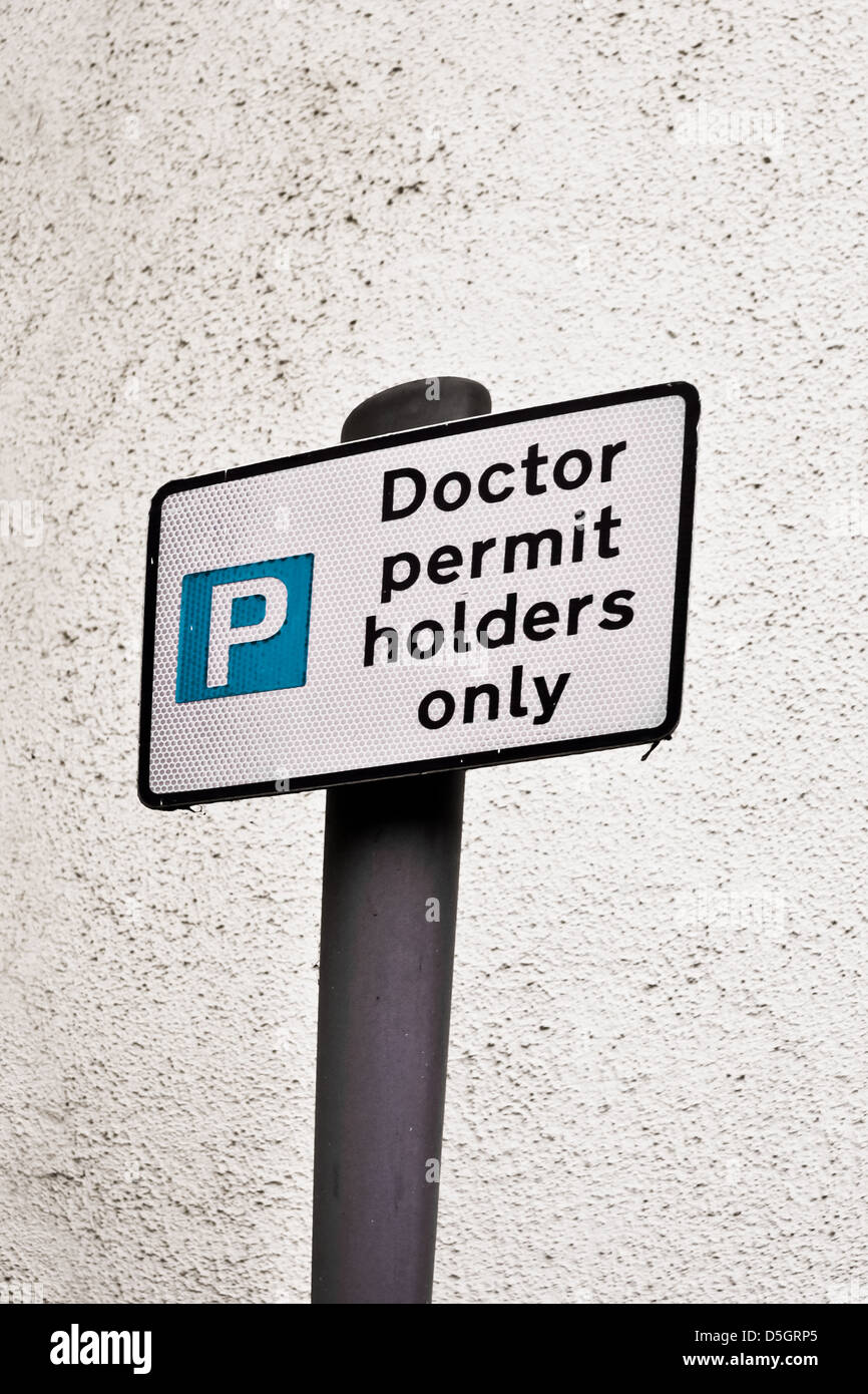 A parking sign for doctor parking only Stock Photo - Alamy