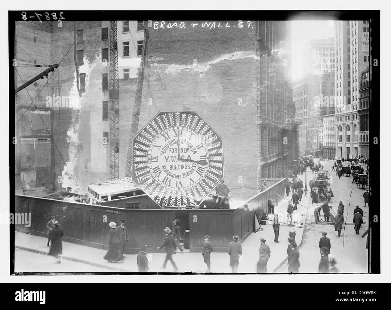 Building construction corner site Black and White Stock Photos & Images ...