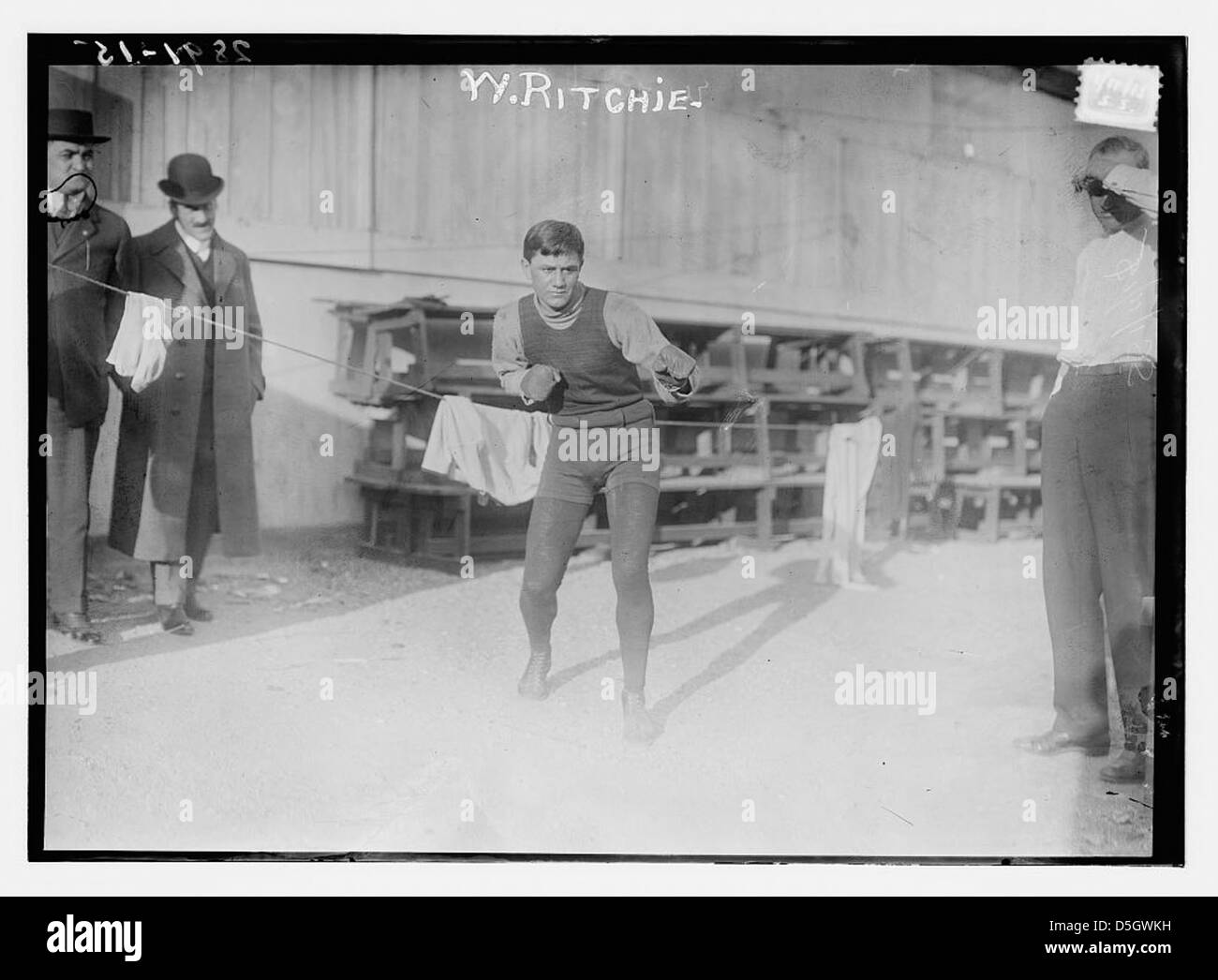 Man willie ritchie boxer boxing clothesline dc hi-res stock photography ...