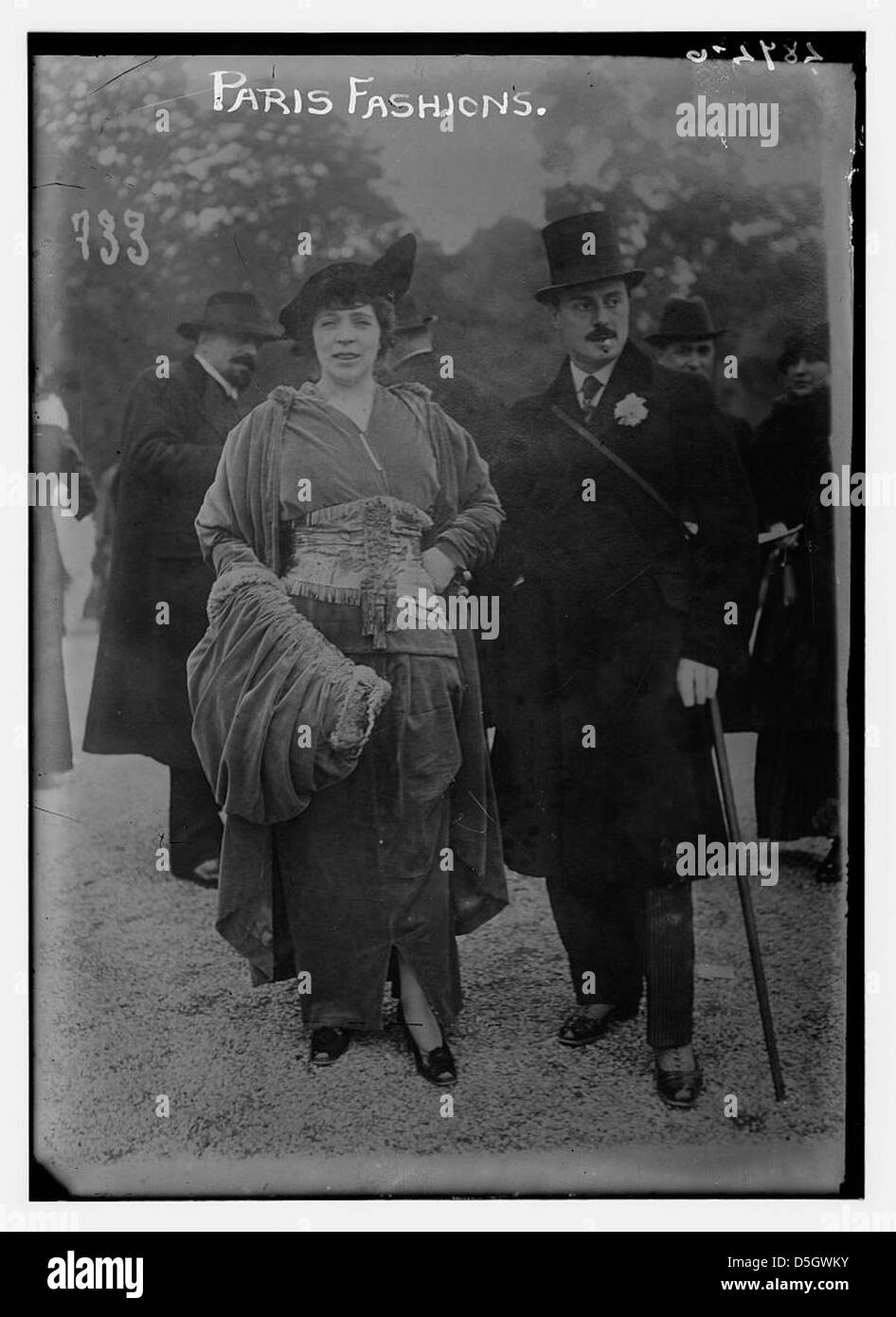 1920s paris fashion Black and White Stock Photos & Images - Alamy