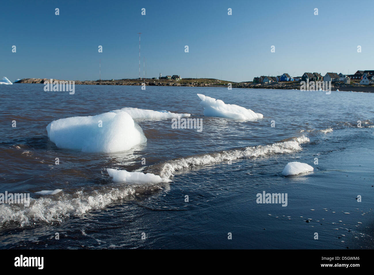 Ice blocks on beach hi-res stock photography and images - Alamy