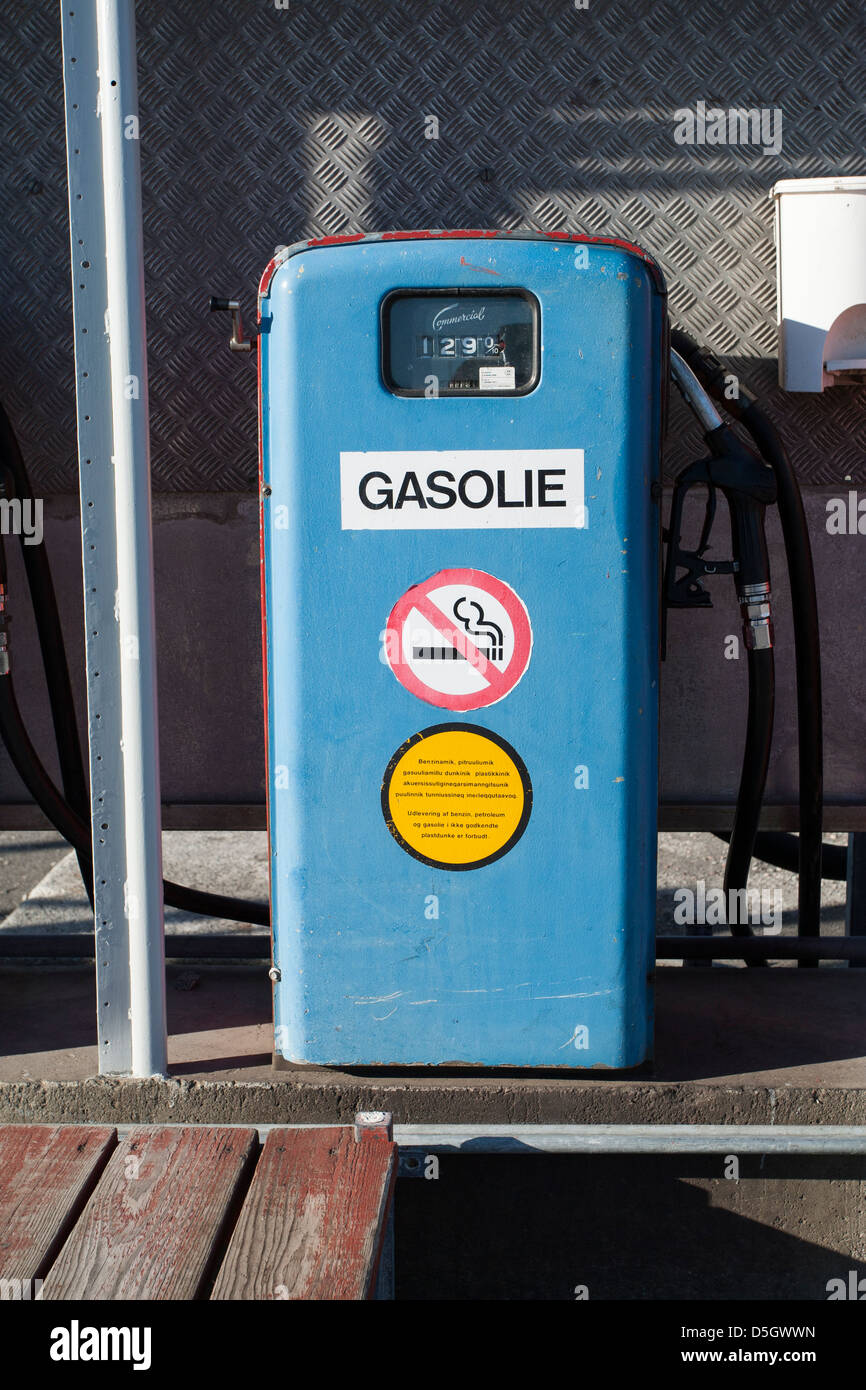 Fuel pump island hi-res stock photography and images - Alamy
