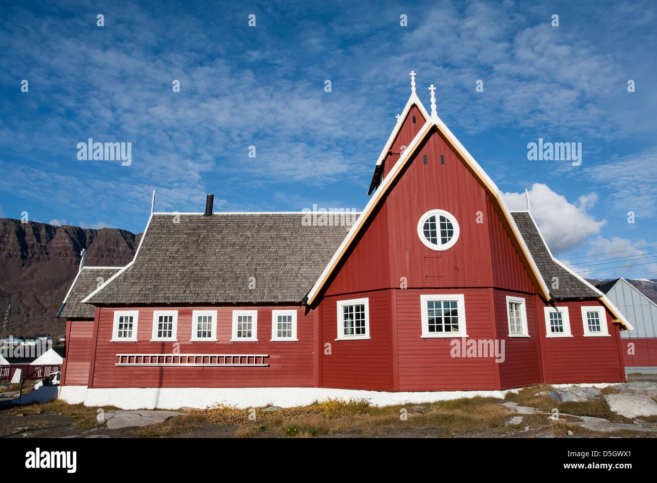 Red wooden church building hi-res stock photography and images - Alamy