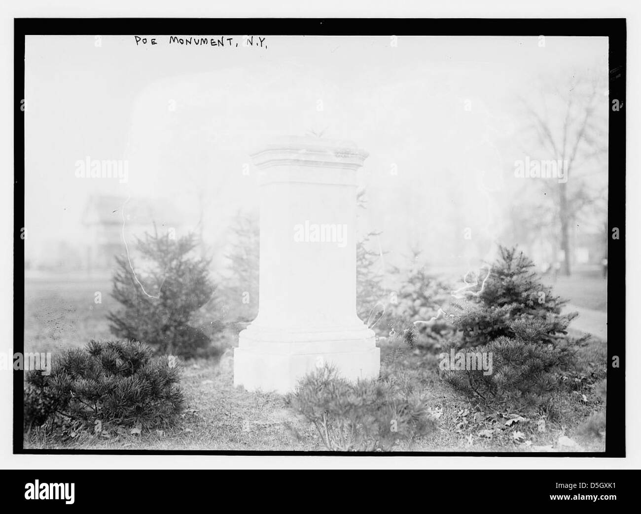 Edgar allan poe monument hi-res stock photography and images - Alamy