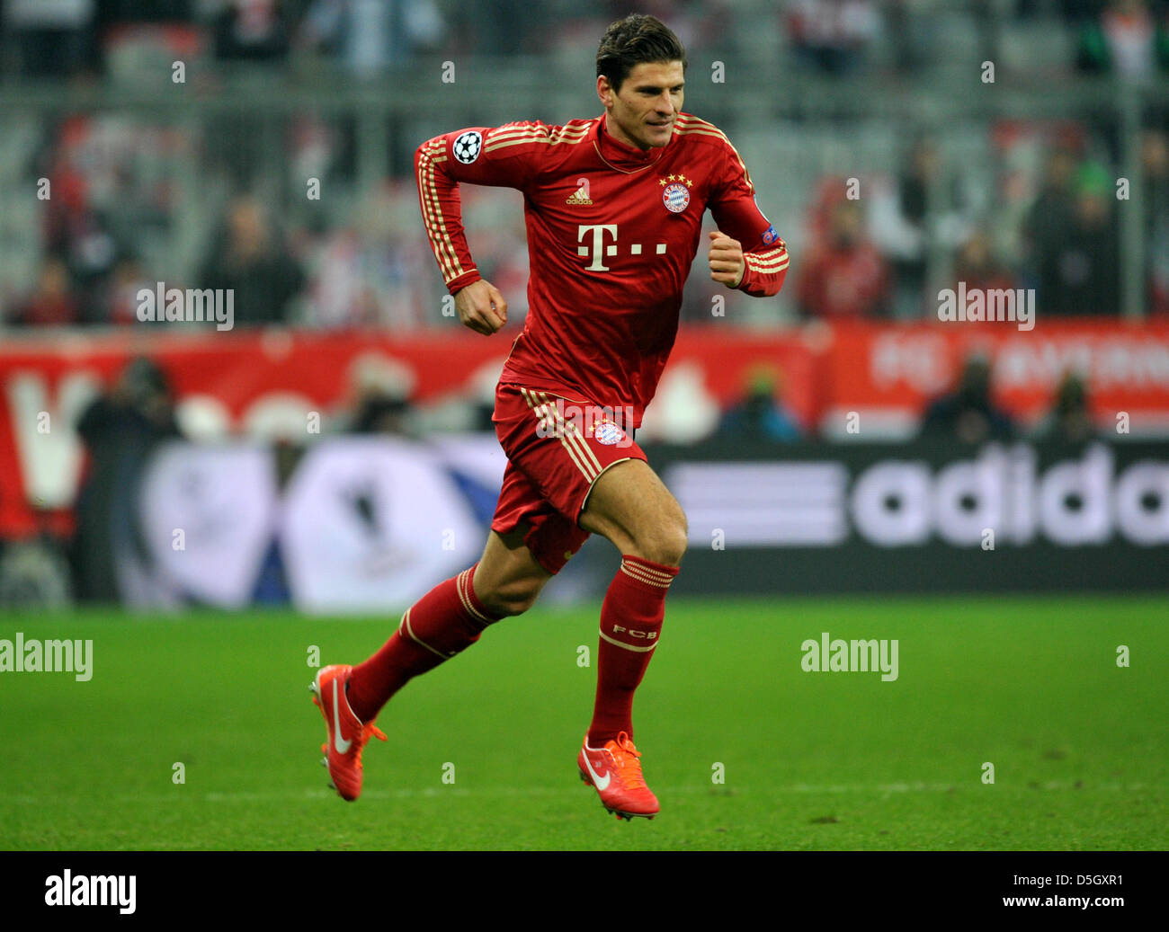 Mario gomez bayern munich 2013 hi-res stock photography and images - Alamy