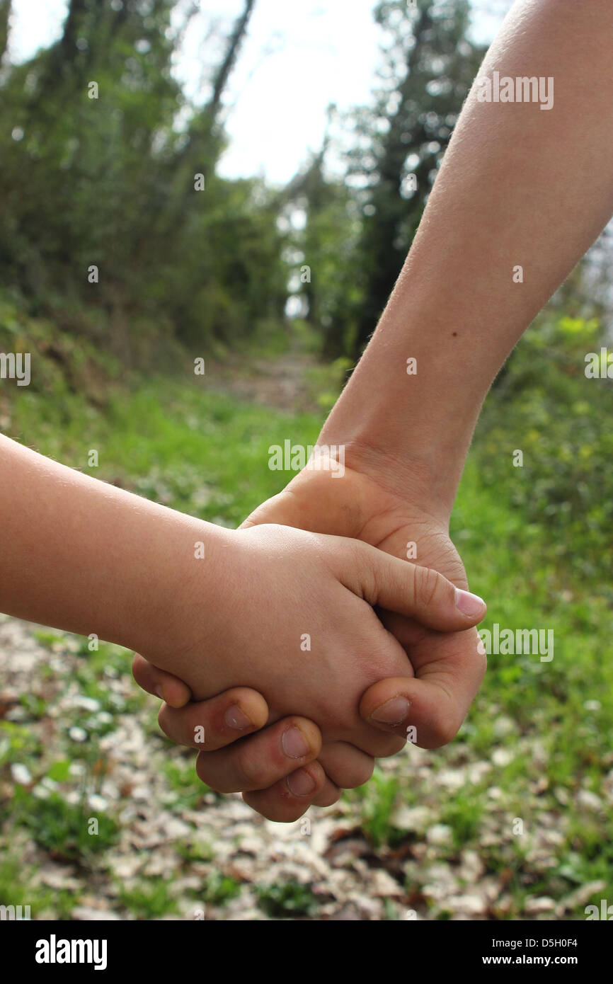 Two kids walking hand in hand hi-res stock photography and images - Alamy