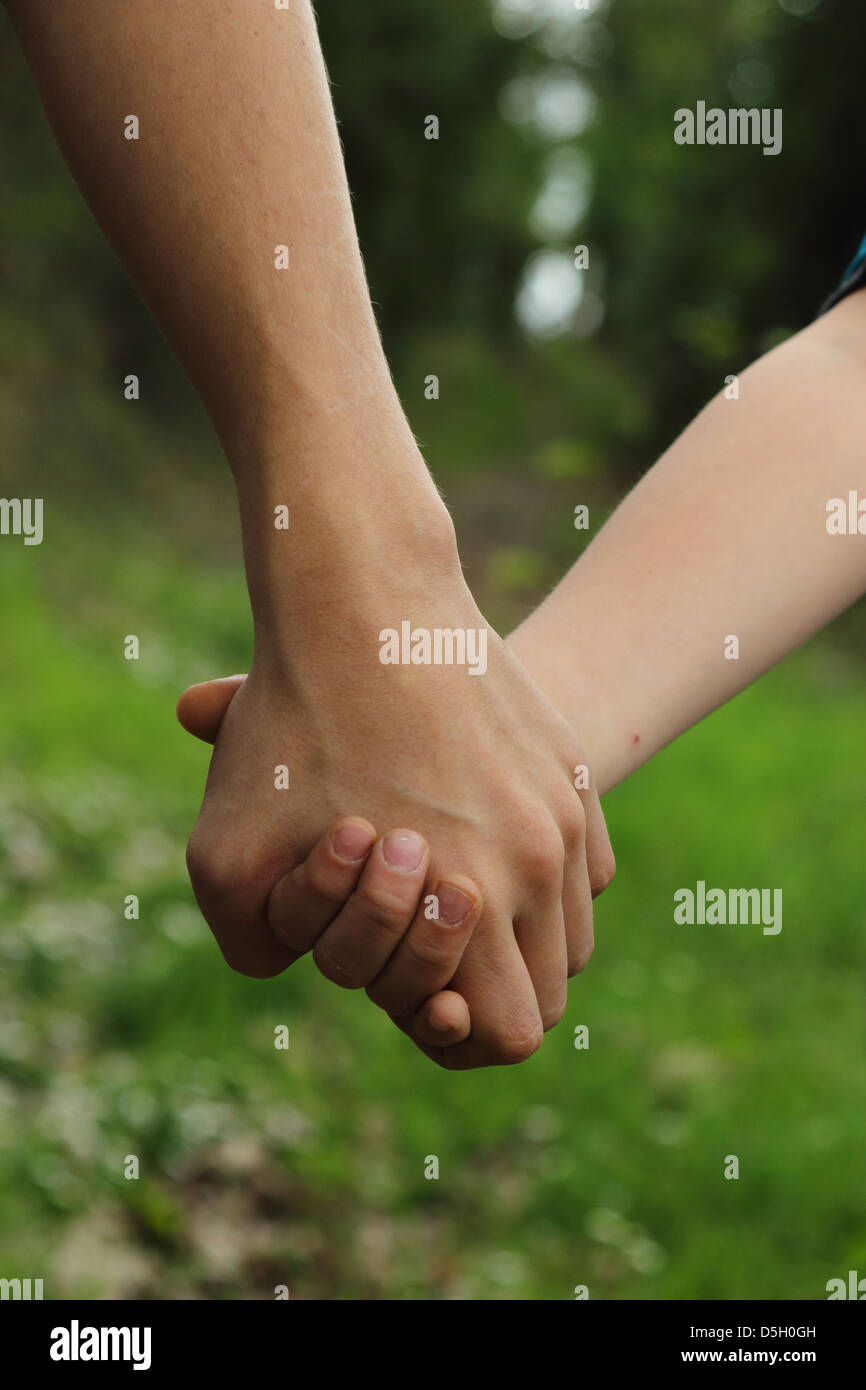 Two kids walking hand in hand hi-res stock photography and images - Alamy