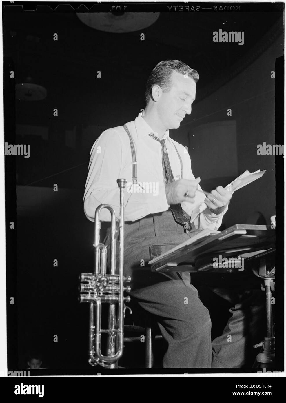 Trumpet player in new york Black and White Stock Photos & Images - Alamy