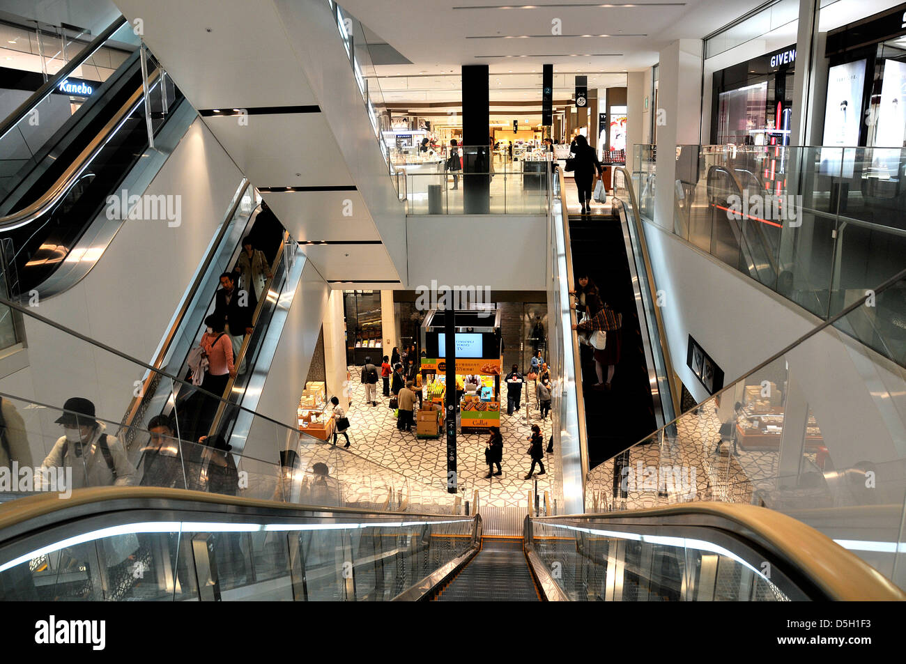 Daimaru tokyo store hi-res stock photography and images - Alamy